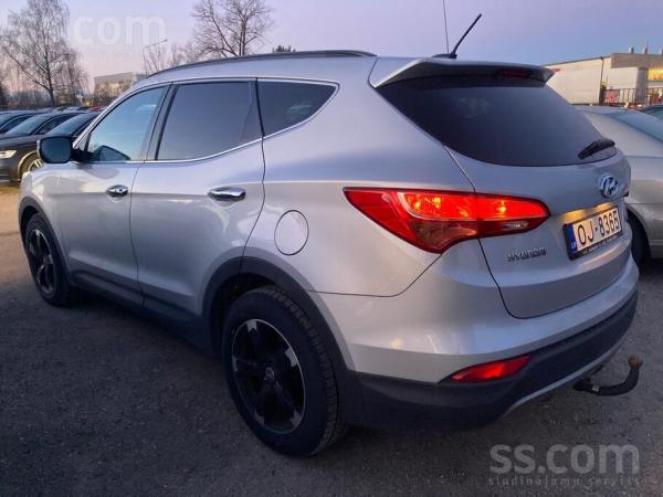 Hyundai Santa Fe 2012 in Riga, with an engine capacity of 2.20 L and mileage of 258 thousand km for 10300 €, photo 4 on AUTOMOTO.COM.LV