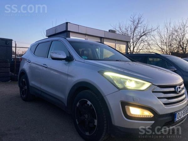 Hyundai Santa Fe 2012 in Riga, with an engine capacity of 2.20 L and mileage of 258 thousand km for 10300 €, photo 9 on AUTOMOTO.COM.LV