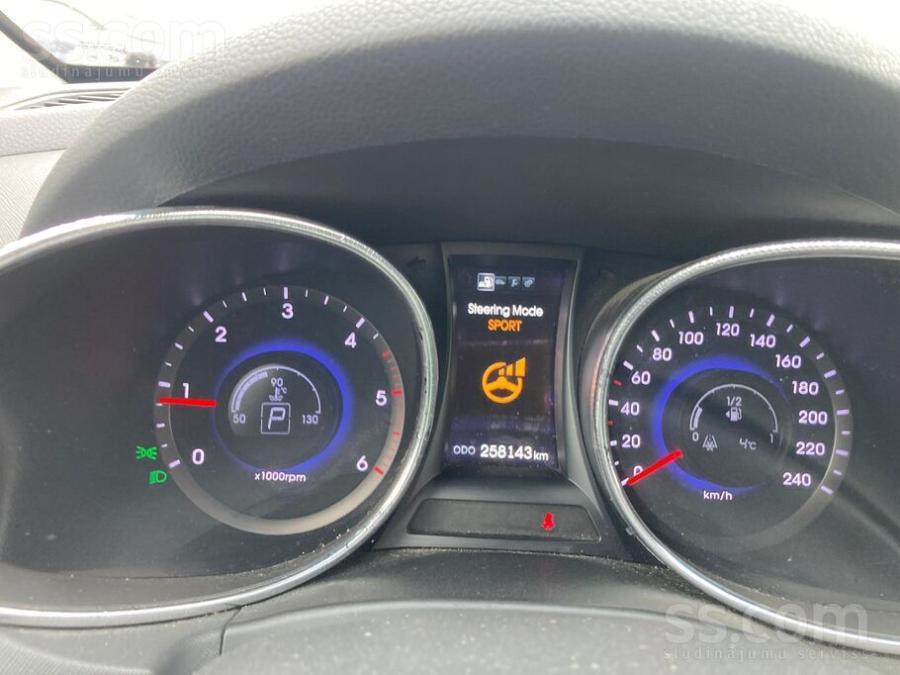 Hyundai Santa Fe 2012 Rīga, ar dzinēja tilpumu 2.20 L un nobraukumu 258 tūkst. km par 8600 €, foto 8 vietnē AUTOMOTO.COM.LV