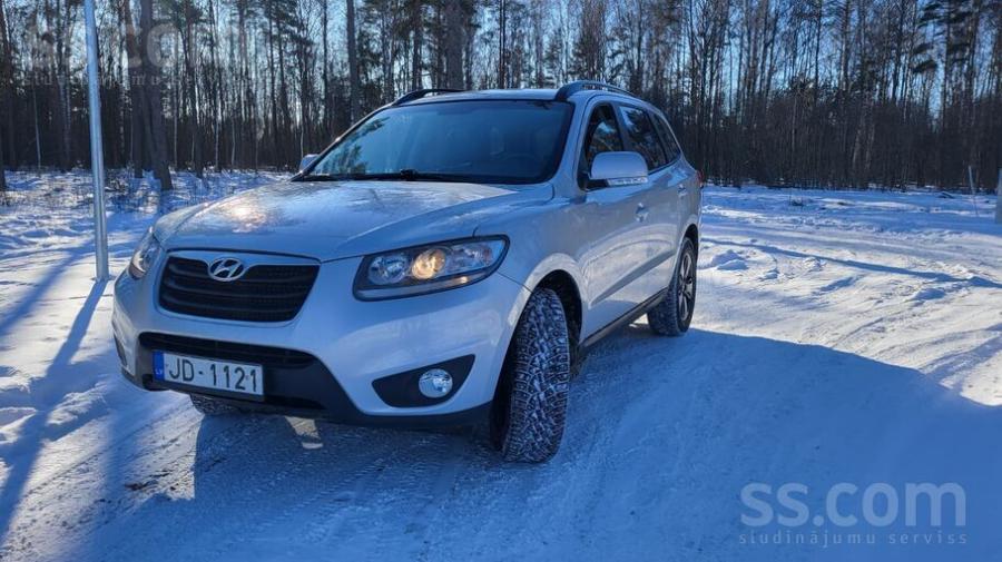 Hyundai Santa Fe 2012 in Riga, with an engine capacity of 2.00 L and mileage of 247 thousand km for 7200 €, photo 1 on AUTOMOTO.COM.LV
