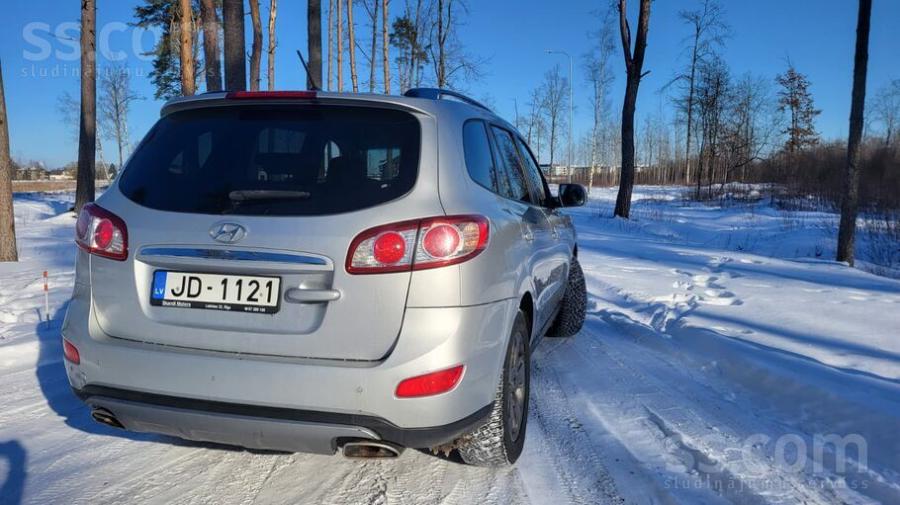 Hyundai Santa Fe 2012 in Riga, with an engine capacity of 2.00 L and mileage of 247 thousand km for 7200 €, photo 5 on AUTOMOTO.COM.LV