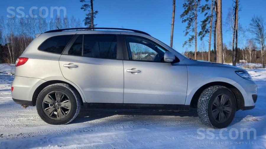 Hyundai Santa Fe 2012 in Riga, with an engine capacity of 2.00 L and mileage of 247 thousand km for 7200 €, photo 6 on AUTOMOTO.COM.LV