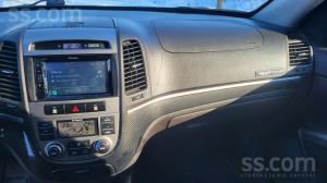Hyundai Santa Fe 2012 in Riga, with an engine capacity of 2.00 L and mileage of 247 thousand km for 7200 €, photo 12 on AUTOMOTO.COM.LV