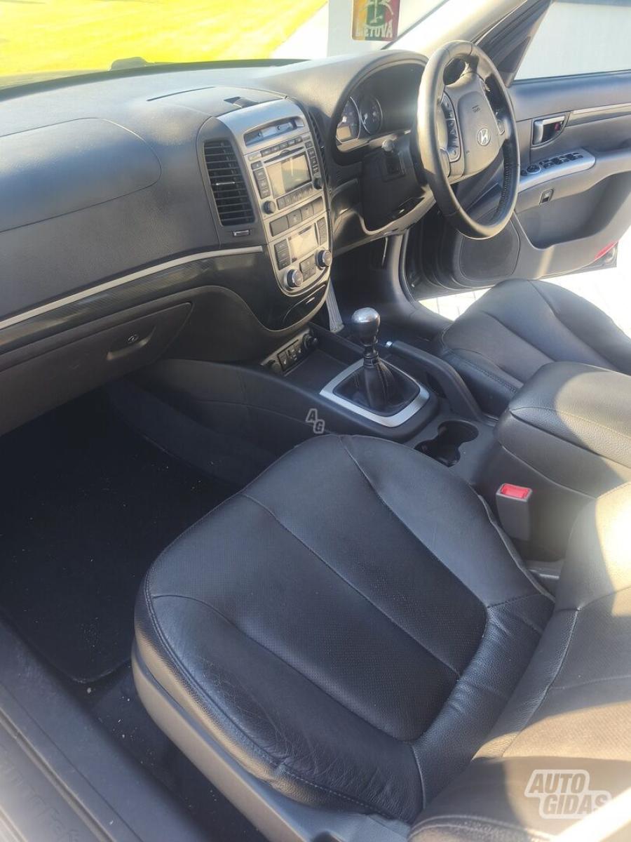 Hyundai Santa Fe 2012 Panevēža, ar dzinēja tilpumu 2.20 L un nobraukumu 131 tūkst. km par 2400 €, foto 15 vietnē AUTOMOTO.COM.LV
