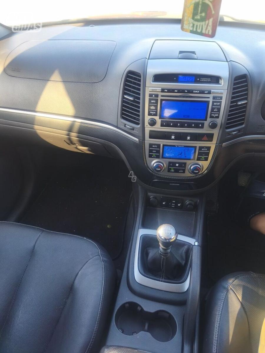 Hyundai Santa Fe 2012 Panevēža, ar dzinēja tilpumu 2.20 L un nobraukumu 131 tūkst. km par 2400 €, foto 17 vietnē AUTOMOTO.COM.LV