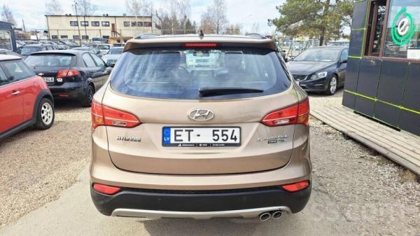 Hyundai Santa Fe 2013 in Riga, with an engine capacity of 2.20 L and mileage of 248 thousand km for 7400 €, photo 6 on AUTOMOTO.COM.LV