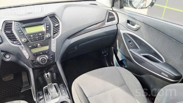 Hyundai Santa Fe 2013 in Riga, with an engine capacity of 2.20 L and mileage of 248 thousand km for 7400 €, photo 8 on AUTOMOTO.COM.LV