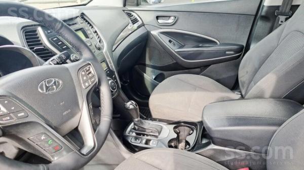 Hyundai Santa Fe 2013 in Riga, with an engine capacity of 2.20 L and mileage of 248 thousand km for 7400 €, photo 10 on AUTOMOTO.COM.LV