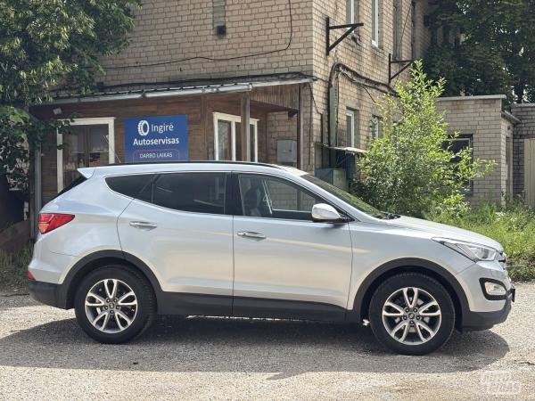 Hyundai Santa Fe 2013 in Utena, with an engine capacity of 2.20 L and mileage of 196 thousand km for 7850 €, photo 4 on AUTOMOTO.COM.LV