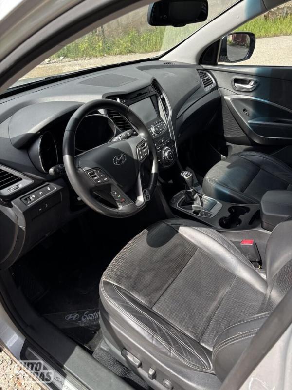 Hyundai Santa Fe 2013 in Utena, with an engine capacity of 2.20 L and mileage of 196 thousand km for 7850 €, photo 9 on AUTOMOTO.COM.LV