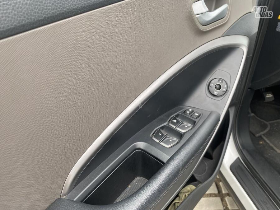 Hyundai Santa Fe 2014 in Vilnius, with an engine capacity of 2.40 L and mileage of 182 thousand km for 7600 €, photo 19 on AUTOMOTO.COM.LV
