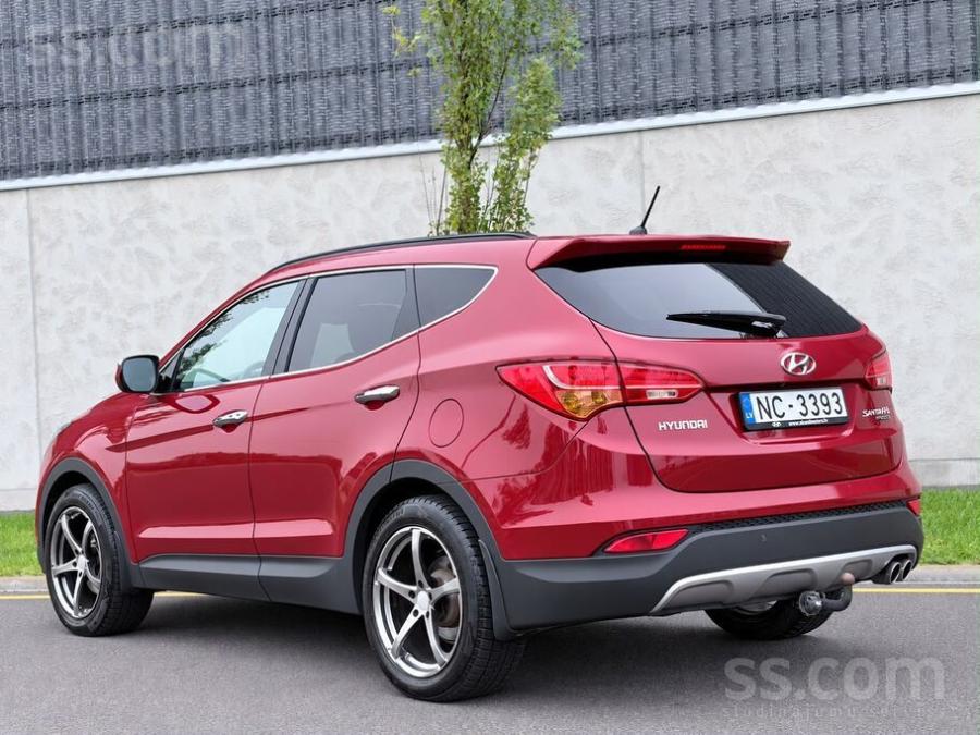 Hyundai Santa Fe 2014 in Riga, with an engine capacity of 2.20 L and mileage of 219 thousand km for 8450 €, photo 5 on AUTOMOTO.COM.LV
