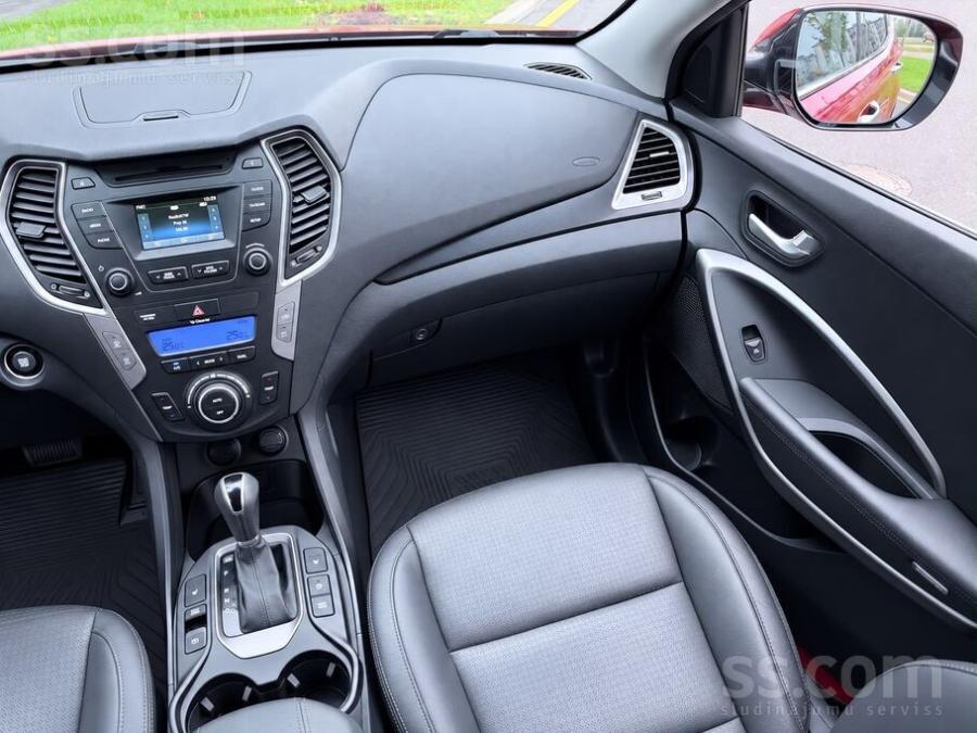 Hyundai Santa Fe 2014 in Riga, with an engine capacity of 2.20 L and mileage of 219 thousand km for 8450 €, photo 15 on AUTOMOTO.COM.LV