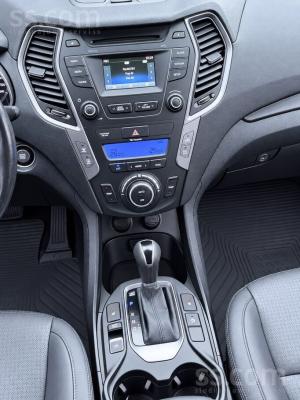 Hyundai Santa Fe 2014 in Riga, with an engine capacity of 2.20 L and mileage of 219 thousand km for 8450 €, photo 22 on AUTOMOTO.COM.LV