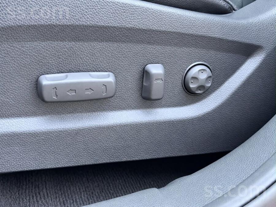 Hyundai Santa Fe 2014 in Riga, with an engine capacity of 2.20 L and mileage of 219 thousand km for 8450 €, photo 26 on AUTOMOTO.COM.LV