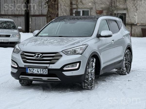 Hyundai Santa Fe 2016 in Liepaja, with an engine capacity of 2.20 L and mileage of 246 thousand km for 14000 €, photo 1 on AUTOMOTO.COM.LV