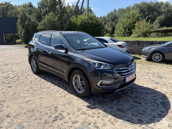 Hyundai Santa Fe 2017 in Radviliskis, with an engine capacity of 2.40 L and mileage of 237 thousand km for 10900 €, photo 4 on AUTOMOTO.COM.LV
