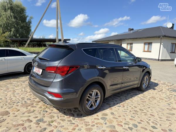 Hyundai Santa Fe 2017 in Radviliskis, with an engine capacity of 2.40 L and mileage of 237 thousand km for 10900 €, photo 7 on AUTOMOTO.COM.LV