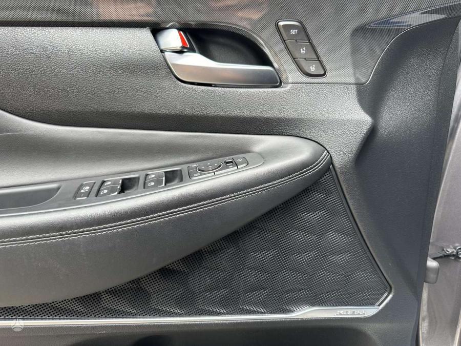 Hyundai Santa Fe 2020 in Taurage, with an engine capacity of 2.20 L and mileage of 287 thousand km for 16800 €, photo 18 on AUTOMOTO.COM.LV