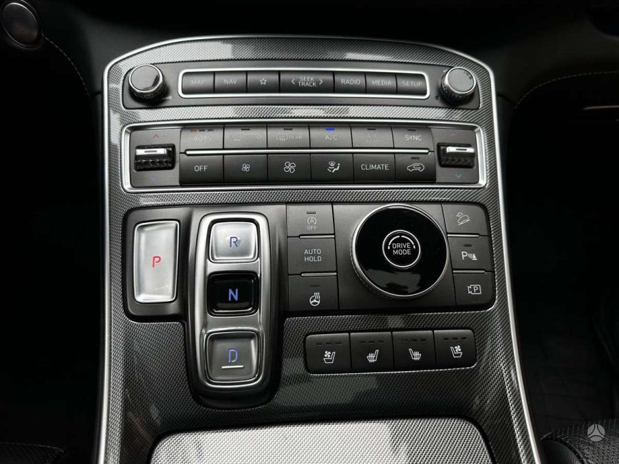 Hyundai Santa Fe 2020 in Taurage, with an engine capacity of 2.20 L and mileage of 287 thousand km for 16800 €, photo 34 on AUTOMOTO.COM.LV