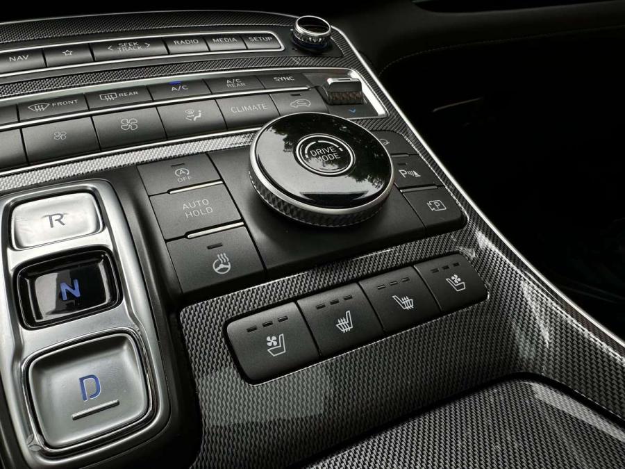 Hyundai Santa Fe 2020 in Taurage, with an engine capacity of 2.20 L and mileage of 287 thousand km for 16800 €, photo 44 on AUTOMOTO.COM.LV