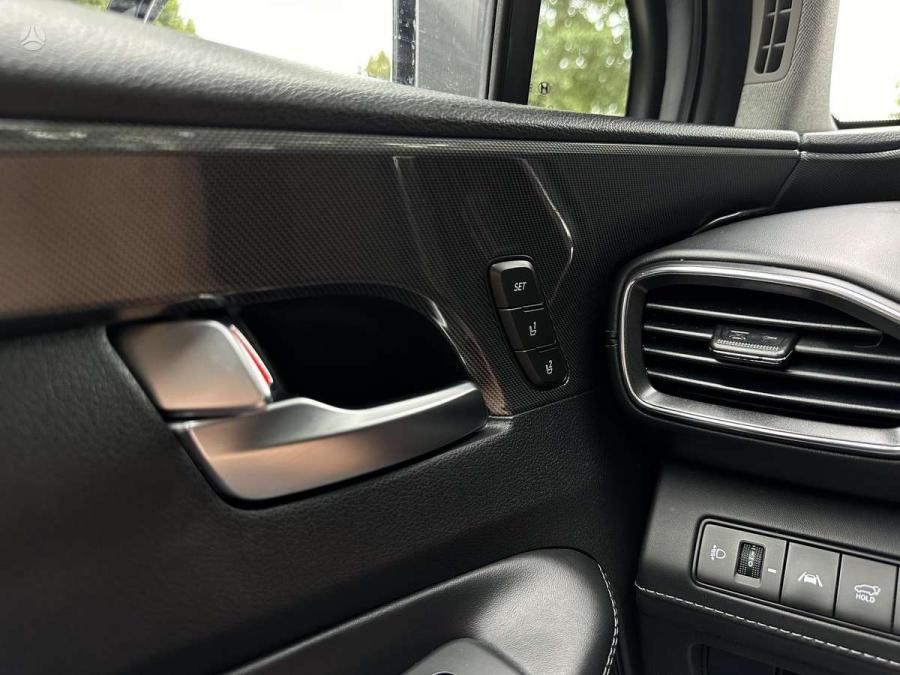 Hyundai Santa Fe 2020 in Taurage, with an engine capacity of 2.20 L and mileage of 287 thousand km for 16800 €, photo 47 on AUTOMOTO.COM.LV