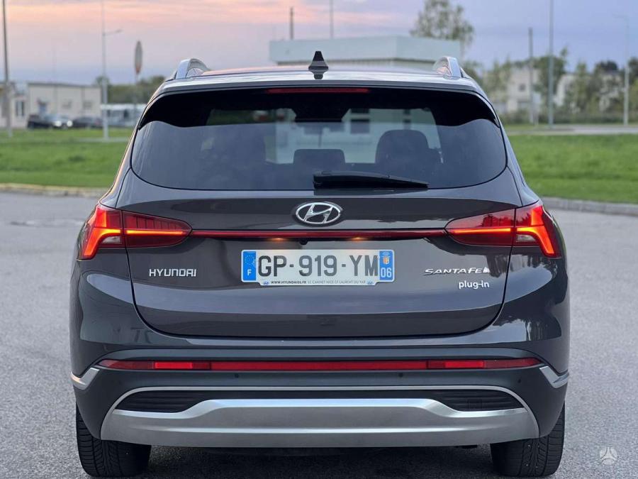 Hyundai Santa Fe 2023 in Ukmerge, with an engine capacity of 1.60 L and mileage of 160 thousand km for 24950 €, photo 5 on AUTOMOTO.COM.LV