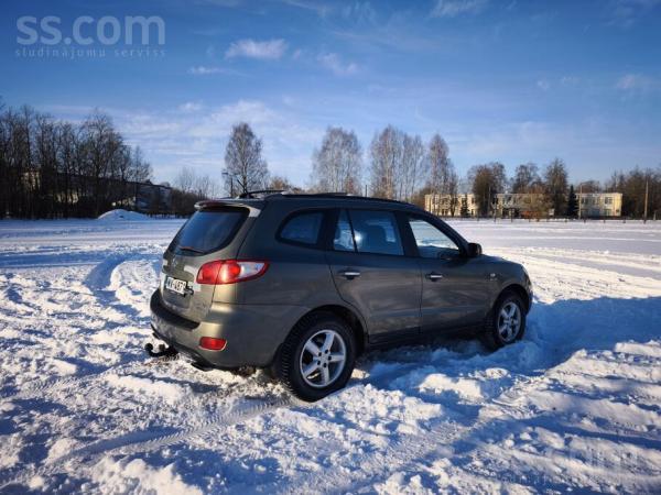 Green Hyundai Santa Fe 2006 in Riga, with an engine capacity of 2.20 L and mileage of 336 thousand km for 3150 €, photo 3 on AUTOMOTO.COM.LV