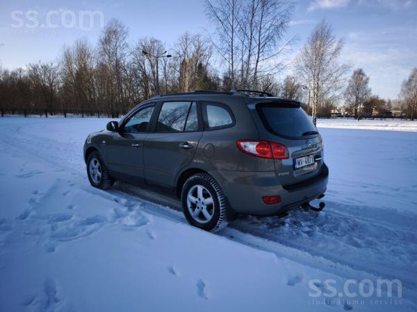 Green Hyundai Santa Fe 2006 in Riga, with an engine capacity of 2.20 L and mileage of 336 thousand km for 3150 €, photo 4 on AUTOMOTO.COM.LV