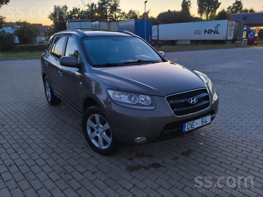 Zaļš Hyundai Santa Fe 2006 Rēzekne, ar dzinēja tilpumu 2.20 L un nobraukumu 450 tūkst. km par 1600 €, foto 1 vietnē AUTOMOTO.COM.LV
