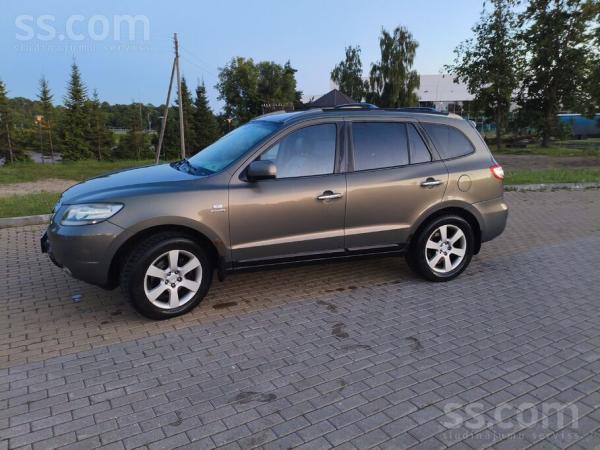 Green Hyundai Santa Fe 2006 in Rezekne, with an engine capacity of 2.20 L and mileage of 450 thousand km for 1600 €, photo 2 on AUTOMOTO.COM.LV