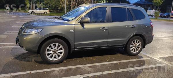 Green Hyundai Santa Fe 2006 in Riga, with an engine capacity of 2.20 L and mileage of 278 thousand km for 3500 €, photo 3 on AUTOMOTO.COM.LV