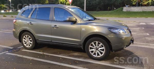 Green Hyundai Santa Fe 2006 in Riga, with an engine capacity of 2.20 L and mileage of 278 thousand km for 3500 €, photo 4 on AUTOMOTO.COM.LV