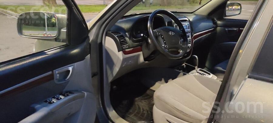 Green Hyundai Santa Fe 2006 in Riga, with an engine capacity of 2.20 L and mileage of 278 thousand km for 3500 €, photo 10 on AUTOMOTO.COM.LV