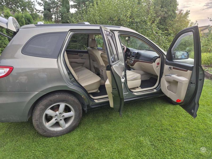 Zaļš Hyundai Santa Fe 2006 Tauragė, ar dzinēja tilpumu 2.19 L un nobraukumu 375 tūkst. km par 2500 €, foto 11 vietnē AUTOMOTO.COM.LV