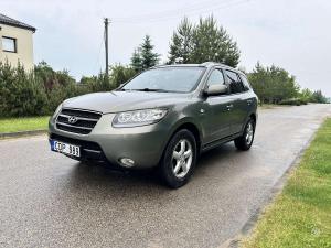 Zaļš Hyundai Santa Fe 2007 Viļņa, ar dzinēja tilpumu 2.19 L un nobraukumu 320 tūkst. km par 3500 €, foto  vietnē AUTOMOTO.COM.LV