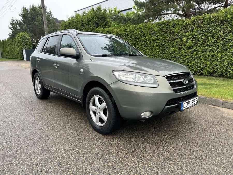 Green Hyundai Santa Fe 2007 in Vilnius, with an engine capacity of 2.19 L and mileage of 320 thousand km for 3500 €, photo 4 on AUTOMOTO.COM.LV