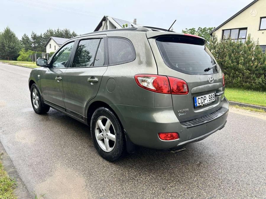 Green Hyundai Santa Fe 2007 in Vilnius, with an engine capacity of 2.19 L and mileage of 320 thousand km for 3500 €, photo 8 on AUTOMOTO.COM.LV
