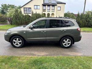 Green Hyundai Santa Fe 2007 in Vilnius, with an engine capacity of 2.19 L and mileage of 320 thousand km for 3500 €, photo 9 on AUTOMOTO.COM.LV