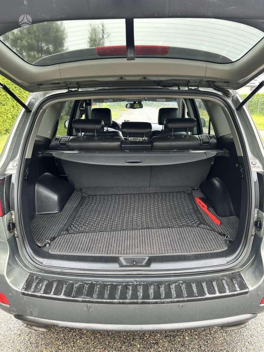 Green Hyundai Santa Fe 2007 in Vilnius, with an engine capacity of 2.19 L and mileage of 320 thousand km for 3500 €, photo 10 on AUTOMOTO.COM.LV