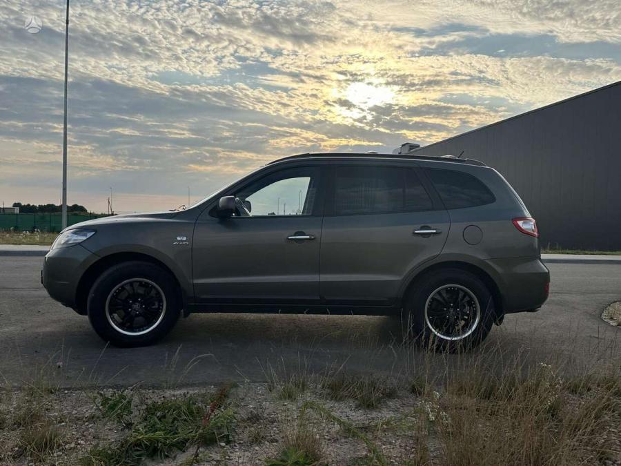Zaļš Hyundai Santa Fe 2007 Viļņa, ar dzinēja tilpumu 2.19 L un nobraukumu 183 tūkst. km par 3700 €, foto 3 vietnē AUTOMOTO.COM.LV