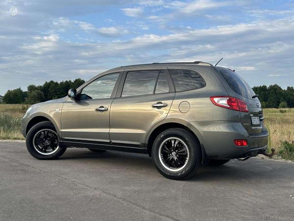 Green Hyundai Santa Fe 2007 in Vilnius, with an engine capacity of 2.19 L and mileage of 183 thousand km for 3700 €, photo 4 on AUTOMOTO.COM.LV