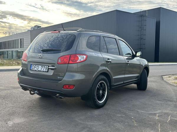 Green Hyundai Santa Fe 2007 in Vilnius, with an engine capacity of 2.19 L and mileage of 183 thousand km for 3700 €, photo 6 on AUTOMOTO.COM.LV