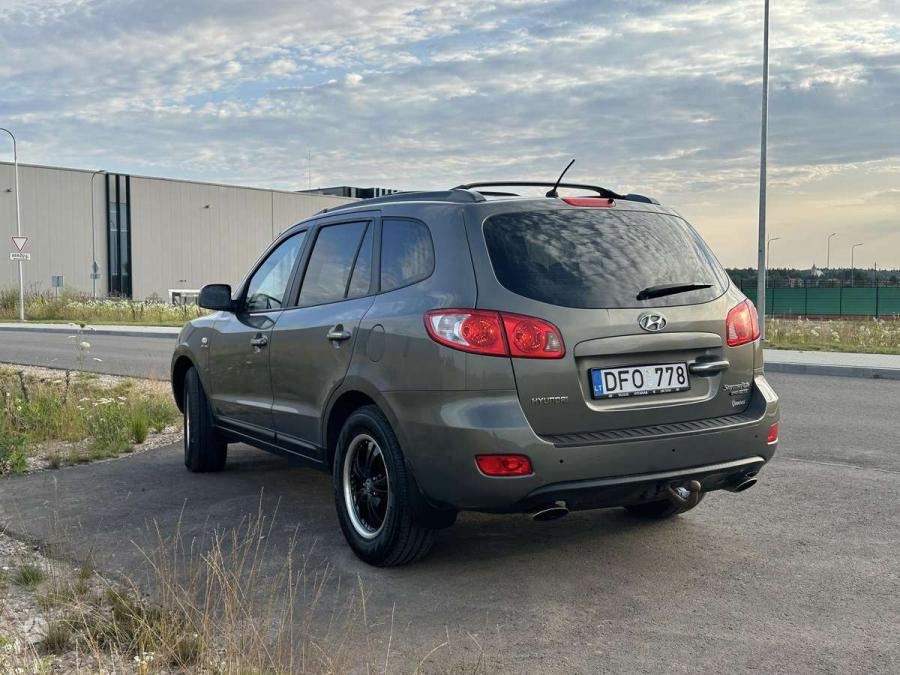 Zaļš Hyundai Santa Fe 2007 Viļņa, ar dzinēja tilpumu 2.19 L un nobraukumu 183 tūkst. km par 3700 €, foto 12 vietnē AUTOMOTO.COM.LV