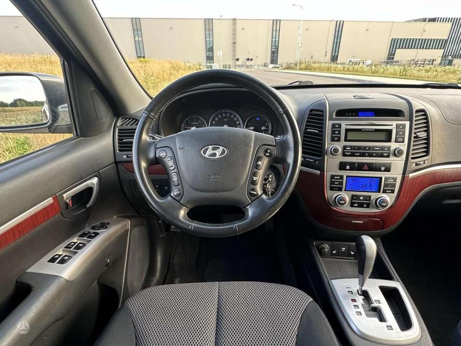 Zaļš Hyundai Santa Fe 2007 Viļņa, ar dzinēja tilpumu 2.19 L un nobraukumu 183 tūkst. km par 3700 €, foto 14 vietnē AUTOMOTO.COM.LV