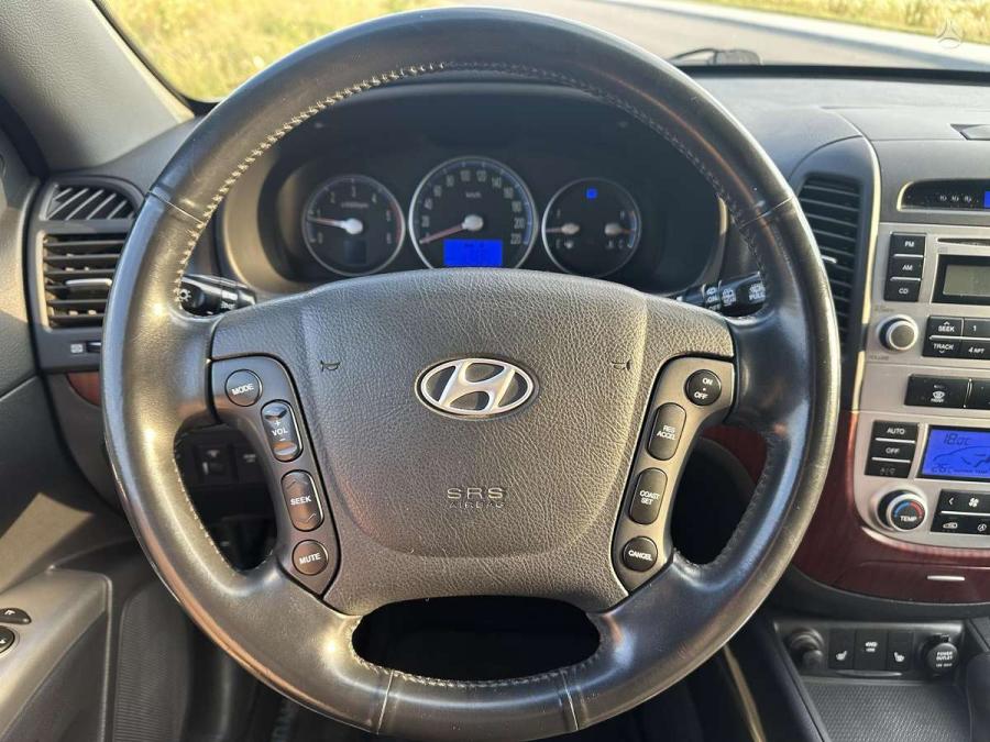 Zaļš Hyundai Santa Fe 2007 Viļņa, ar dzinēja tilpumu 2.19 L un nobraukumu 183 tūkst. km par 3700 €, foto 15 vietnē AUTOMOTO.COM.LV
