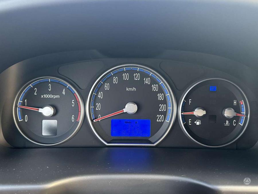 Zaļš Hyundai Santa Fe 2007 Viļņa, ar dzinēja tilpumu 2.19 L un nobraukumu 183 tūkst. km par 3700 €, foto 16 vietnē AUTOMOTO.COM.LV