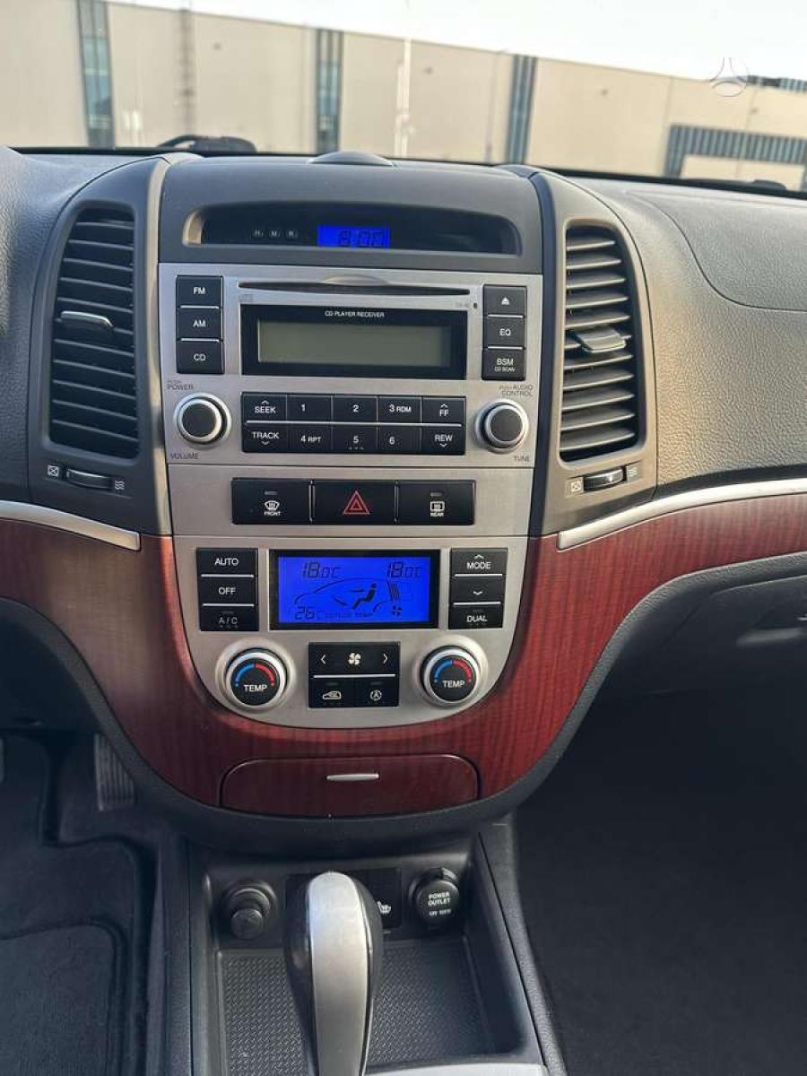 Zaļš Hyundai Santa Fe 2007 Viļņa, ar dzinēja tilpumu 2.19 L un nobraukumu 183 tūkst. km par 3700 €, foto 17 vietnē AUTOMOTO.COM.LV