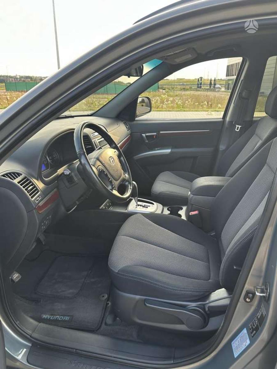Zaļš Hyundai Santa Fe 2007 Viļņa, ar dzinēja tilpumu 2.19 L un nobraukumu 183 tūkst. km par 3700 €, foto 18 vietnē AUTOMOTO.COM.LV