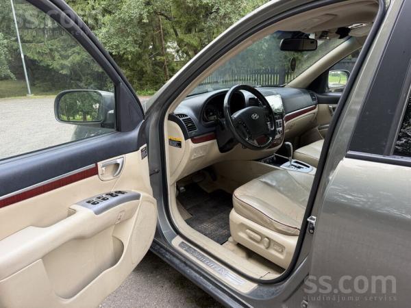 Zaļš Hyundai Santa Fe 2008 Aizkraukle, ar dzinēja tilpumu 2.20 L un nobraukumu 298 tūkst. km par 4000 €, foto 4 vietnē AUTOMOTO.COM.LV